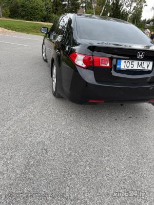 Black Honda Accord 2009 in Tallinn, with an engine capacity of 2.00 L and mileage of 251 thousand km for 3000 €, photo 3 on AUTOMOTO.COM.LV