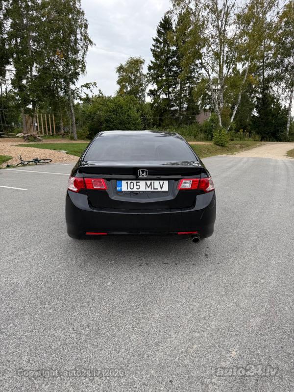 Honda Accord 2009 Tallina vietnē Melns Honda Accord 2009 Tallina, ar dzinēja tilpumu 2.00 L un nobraukumu 251 tūkst. km par 3000 €, foto 4 vietnē AUTOMOTO.COM.LV