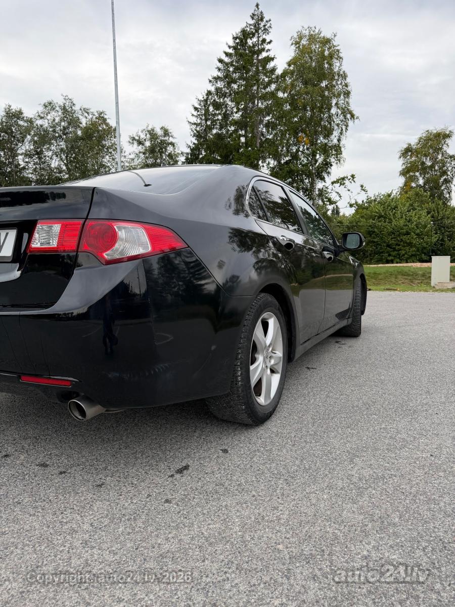 Black Honda Accord 2009 in Tallinn, with an engine capacity of 2.00 L and mileage of 251 thousand km for 3000 €, photo 5 on AUTOMOTO.COM.LV