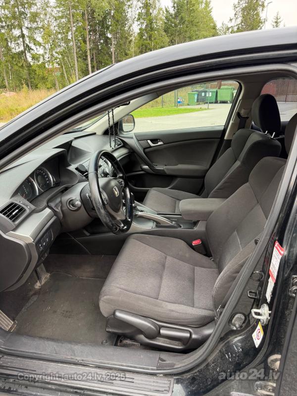Honda Accord 2009 Tallina vietnē Melns Honda Accord 2009 Tallina, ar dzinēja tilpumu 2.00 L un nobraukumu 251 tūkst. km par 3000 €, foto 7 vietnē AUTOMOTO.COM.LV