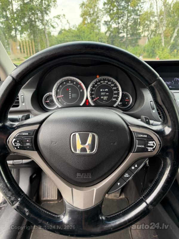 Honda Accord 2009 Tallina vietnē Melns Honda Accord 2009 Tallina, ar dzinēja tilpumu 2.00 L un nobraukumu 251 tūkst. km par 3000 €, foto 8 vietnē AUTOMOTO.COM.LV