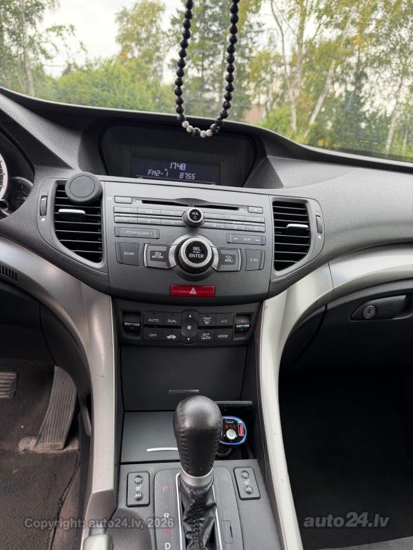 Honda Accord 2009 Tallina vietnē Melns Honda Accord 2009 Tallina, ar dzinēja tilpumu 2.00 L un nobraukumu 251 tūkst. km par 3000 €, foto 9 vietnē AUTOMOTO.COM.LV