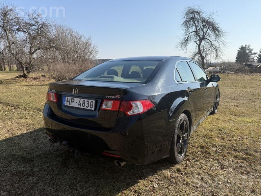 Black Honda Accord 2009 in Kuldiga, with an engine capacity of 2.40 L and mileage of 487 thousand km for 1650 €, photo 3 on AUTOMOTO.COM.LV