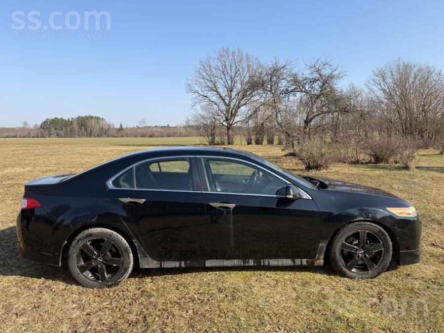 Black Honda Accord 2009 in Kuldiga, with an engine capacity of 2.40 L and mileage of 487 thousand km for 1650 €, photo 5 on AUTOMOTO.COM.LV