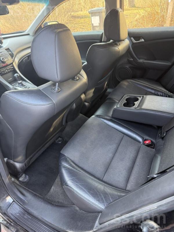 Black Honda Accord 2009 in Kuldiga, with an engine capacity of 2.40 L and mileage of 487 thousand km for 1650 €, photo 7 on AUTOMOTO.COM.LV