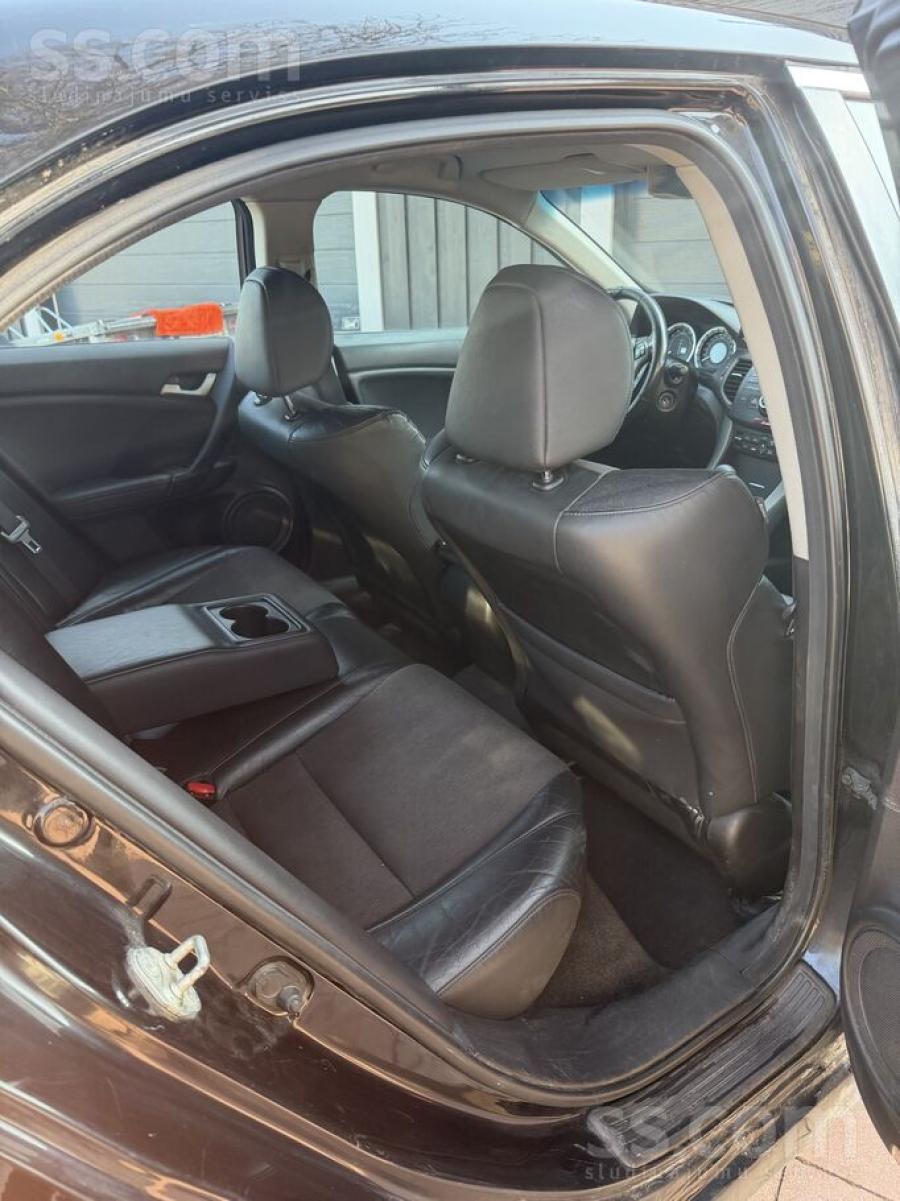 Black Honda Accord 2009 in Kuldiga, with an engine capacity of 2.40 L and mileage of 487 thousand km for 1650 €, photo 9 on AUTOMOTO.COM.LV