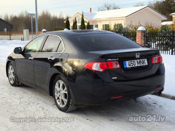 Melns Honda Accord 2010 Tallina, ar dzinēja tilpumu 2.00 L un nobraukumu 218 tūkst. km par 4998 €, foto 3 vietnē AUTOMOTO.COM.LV