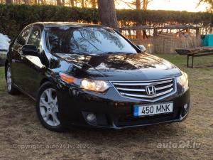 Black Honda Accord 2010 in Tallinn, with an engine capacity of 2.00 L and mileage of 218 thousand km for 4998 €, photo 3 on AUTOMOTO.COM.LV