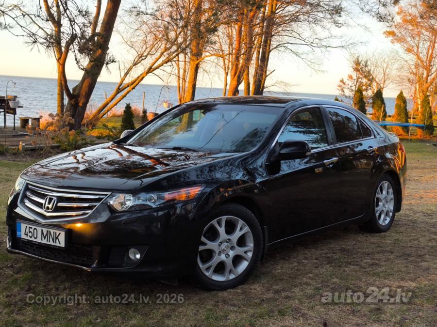 Black Honda Accord 2010 in Tallinn, with an engine capacity of 2.00 L and mileage of 218 thousand km for 4998 €, photo 4 on AUTOMOTO.COM.LV