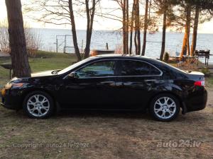 Black Honda Accord 2010 in Tallinn, with an engine capacity of 2.00 L and mileage of 218 thousand km for 4998 €, photo 6 on AUTOMOTO.COM.LV