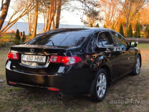Black Honda Accord 2010 in Tallinn, with an engine capacity of 2.00 L and mileage of 218 thousand km for 4998 €, photo 8 on AUTOMOTO.COM.LV