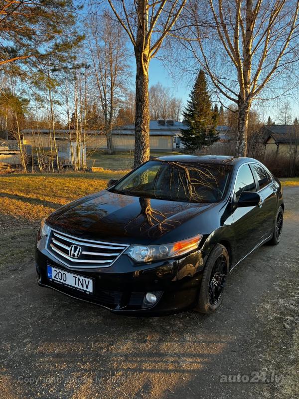 Melns Honda Accord 2010 Tallina, ar dzinēja tilpumu 2.20 L un nobraukumu 300 tūkst. km par 5700 €, foto 1 vietnē AUTOMOTO.COM.LV