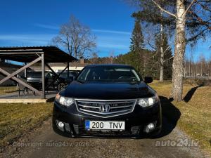 Black Honda Accord 2010 in Tallinn, with an engine capacity of 2.20 L and mileage of 300 thousand km for 5700 €, photo 3 on AUTOMOTO.COM.LV