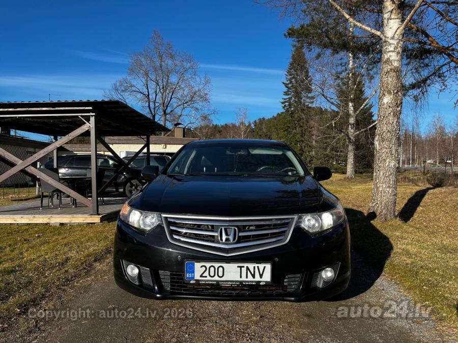 Black Honda Accord 2010 in Tallinn, with an engine capacity of 2.20 L and mileage of 300 thousand km for 5700 €, photo 3 on AUTOMOTO.COM.LV