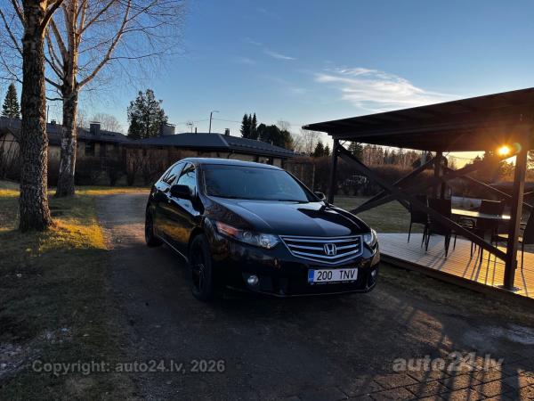 Melns Honda Accord 2010 Tallina, ar dzinēja tilpumu 2.20 L un nobraukumu 300 tūkst. km par 5700 €, foto 4 vietnē AUTOMOTO.COM.LV