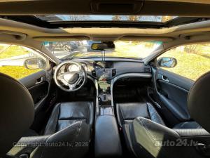 Black Honda Accord 2010 in Tallinn, with an engine capacity of 2.20 L and mileage of 300 thousand km for 5700 €, photo 6 on AUTOMOTO.COM.LV