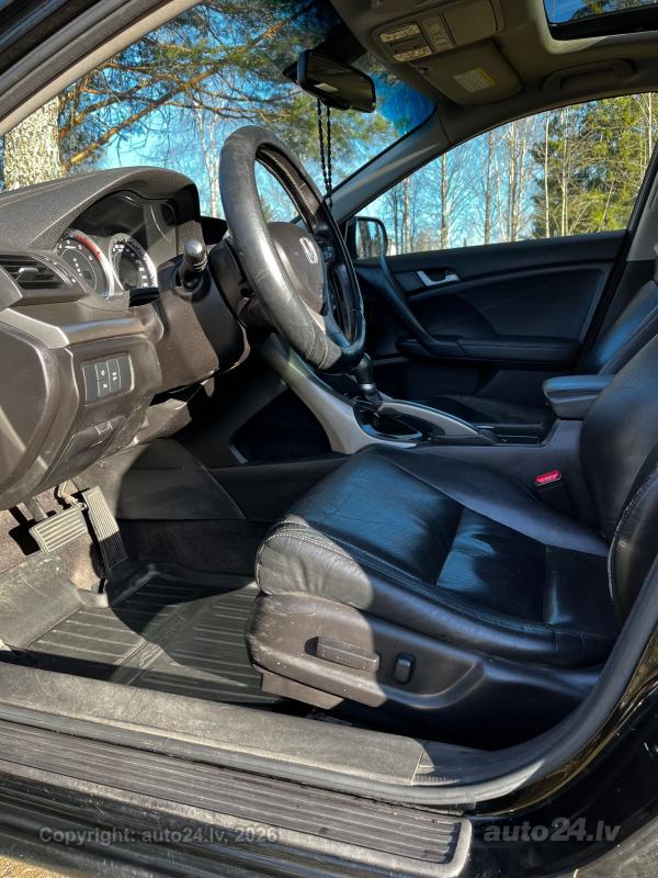 Melns Honda Accord 2010 Tallina, ar dzinēja tilpumu 2.20 L un nobraukumu 300 tūkst. km par 5700 €, foto 6 vietnē AUTOMOTO.COM.LV