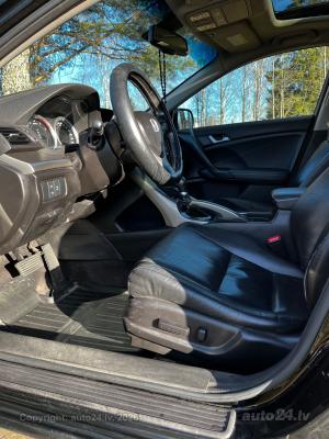 Black Honda Accord 2010 in Tallinn, with an engine capacity of 2.20 L and mileage of 300 thousand km for 5700 €, photo 7 on AUTOMOTO.COM.LV