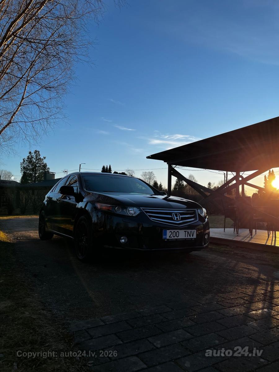 Black Honda Accord 2010 in Tallinn, with an engine capacity of 2.20 L and mileage of 300 thousand km for 5700 €, photo 8 on AUTOMOTO.COM.LV