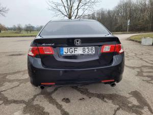 Black Honda Accord 2011 in Kaunas, with an engine capacity of 2.40 L and mileage of 290 thousand km for 5950 €, photo 4 on AUTOMOTO.COM.LV
