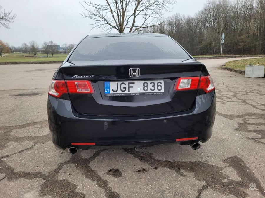 Black Honda Accord 2011 in Kaunas, with an engine capacity of 2.40 L and mileage of 290 thousand km for 5950 €, photo 4 on AUTOMOTO.COM.LV