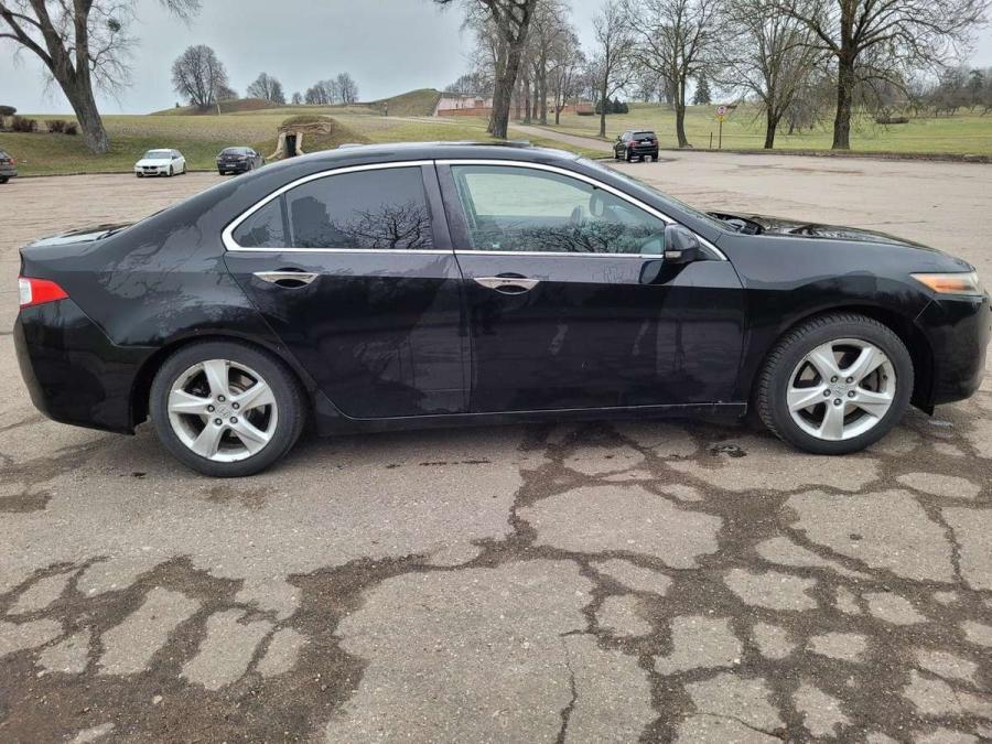 Black Honda Accord 2011 in Kaunas, with an engine capacity of 2.40 L and mileage of 290 thousand km for 5950 €, photo 6 on AUTOMOTO.COM.LV