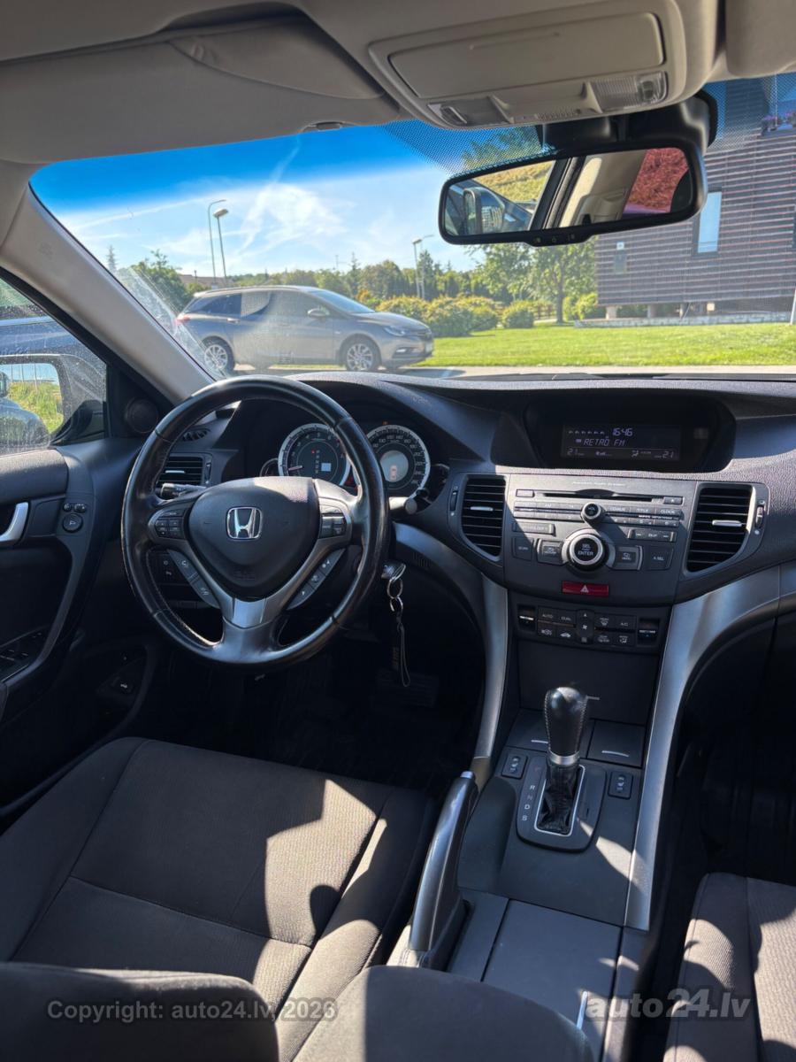 Black Honda Accord 2011 in Tallinn, with an engine capacity of 2.00 L and mileage of 230 thousand km for 4200 €, photo 3 on AUTOMOTO.COM.LV