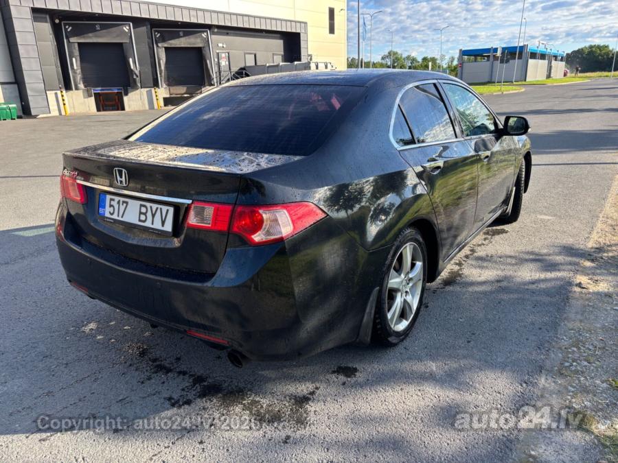 Black Honda Accord 2011 in Tallinn, with an engine capacity of 2.00 L and mileage of 230 thousand km for 4200 €, photo 4 on AUTOMOTO.COM.LV