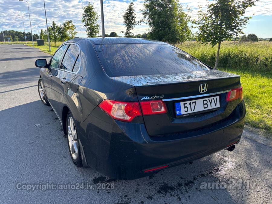 Black Honda Accord 2011 in Tallinn, with an engine capacity of 2.00 L and mileage of 230 thousand km for 4200 €, photo 5 on AUTOMOTO.COM.LV