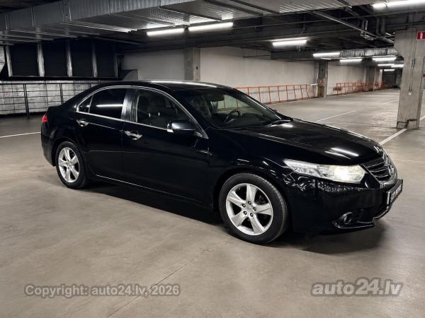 Melns Honda Accord 2014 Tallina, ar dzinēja tilpumu 2.00 L un nobraukumu 112 tūkst. km par 8000 €, foto 1 vietnē AUTOMOTO.COM.LV