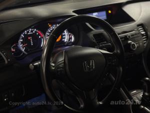 Черный Хонда Аккорд 2014 в Таллин, объемом двигателя 2.00 л и пробегом 112 тыс. км за 8000 €, фото 4 на AUTOMOTO.COM.LV