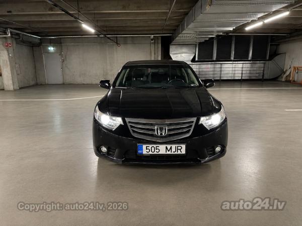 Melns Honda Accord 2014 Tallina, ar dzinēja tilpumu 2.00 L un nobraukumu 112 tūkst. km par 8000 €, foto 4 vietnē AUTOMOTO.COM.LV