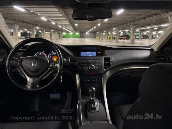 Melns Honda Accord 2014 Tallina, ar dzinēja tilpumu 2.00 L un nobraukumu 112 tūkst. km par 8000 €, foto 6 vietnē AUTOMOTO.COM.LV