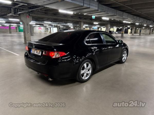 Melns Honda Accord 2014 Tallina, ar dzinēja tilpumu 2.00 L un nobraukumu 112 tūkst. km par 8000 €, foto 7 vietnē AUTOMOTO.COM.LV