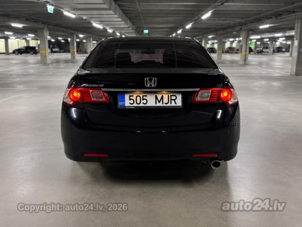 Melns Honda Accord 2014 Tallina, ar dzinēja tilpumu 2.00 L un nobraukumu 112 tūkst. km par 8000 €, foto 8 vietnē AUTOMOTO.COM.LV