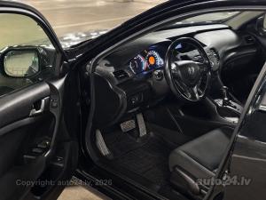 Черный Хонда Аккорд 2014 в Таллин, объемом двигателя 2.00 л и пробегом 112 тыс. км за 8000 €, фото 10 на AUTOMOTO.COM.LV