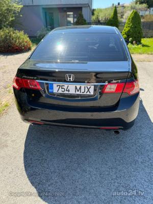 Black Honda Accord 2015 in Tallinn, with an engine capacity of 2.00 L and mileage of 144 thousand km for 10000 €, photo 4 on AUTOMOTO.COM.LV