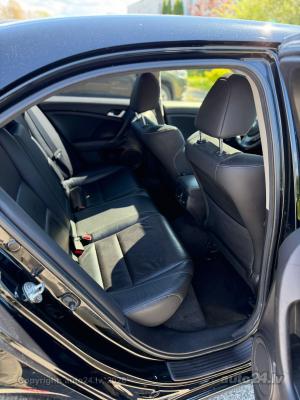 Black Honda Accord 2015 in Tallinn, with an engine capacity of 2.00 L and mileage of 144 thousand km for 10000 €, photo 5 on AUTOMOTO.COM.LV