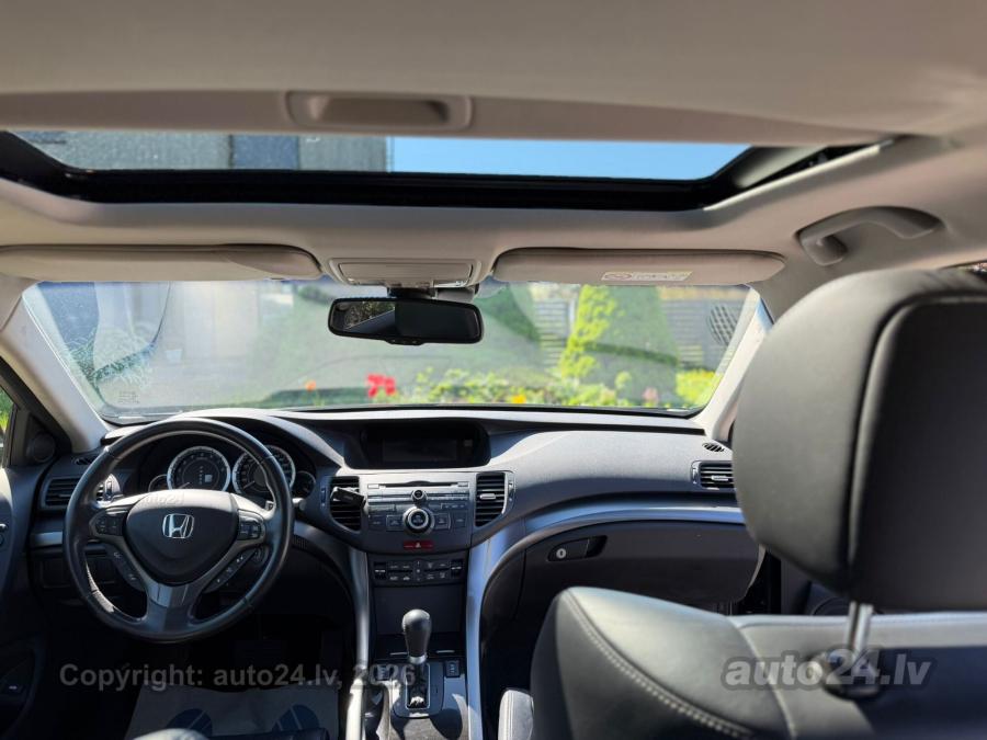 Black Honda Accord 2015 in Tallinn, with an engine capacity of 2.00 L and mileage of 144 thousand km for 10000 €, photo 6 on AUTOMOTO.COM.LV