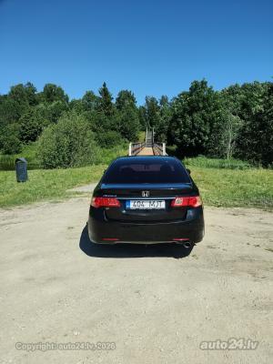 Melns Honda Accord 2015 Rapla, ar dzinēja tilpumu 2.00 L un nobraukumu 221 tūkst. km par 7900 €, foto 3 vietnē AUTOMOTO.COM.LV