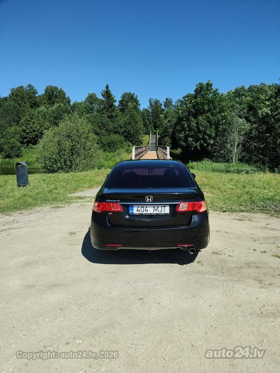 Melns Honda Accord 2015 Rapla, ar dzinēja tilpumu 2.00 L un nobraukumu 221 tūkst. km par 7900 €, foto 3 vietnē AUTOMOTO.COM.LV