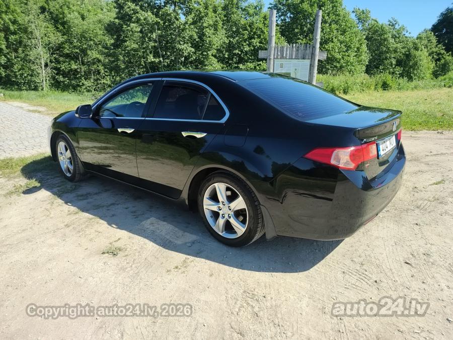 Melns Honda Accord 2015 Rapla, ar dzinēja tilpumu 2.00 L un nobraukumu 221 tūkst. km par 7900 €, foto 4 vietnē AUTOMOTO.COM.LV