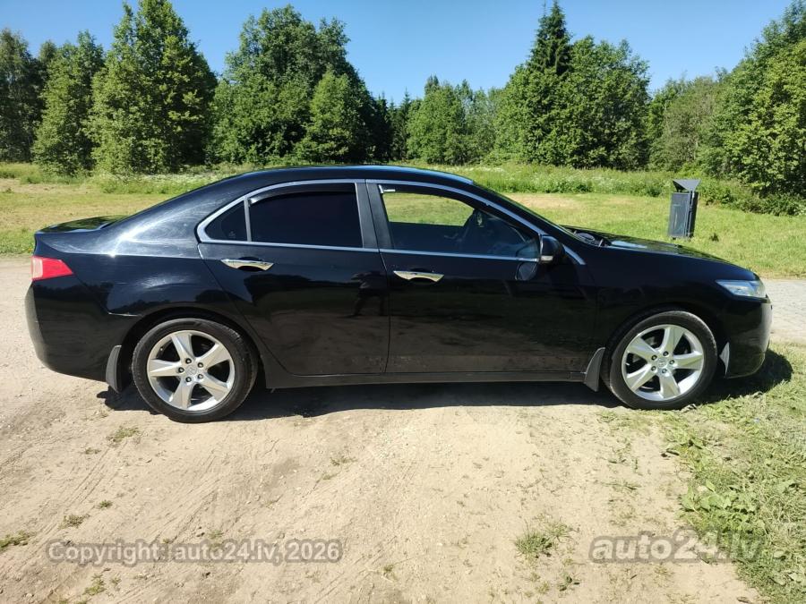 Melns Honda Accord 2015 Rapla, ar dzinēja tilpumu 2.00 L un nobraukumu 221 tūkst. km par 7900 €, foto 8 vietnē AUTOMOTO.COM.LV