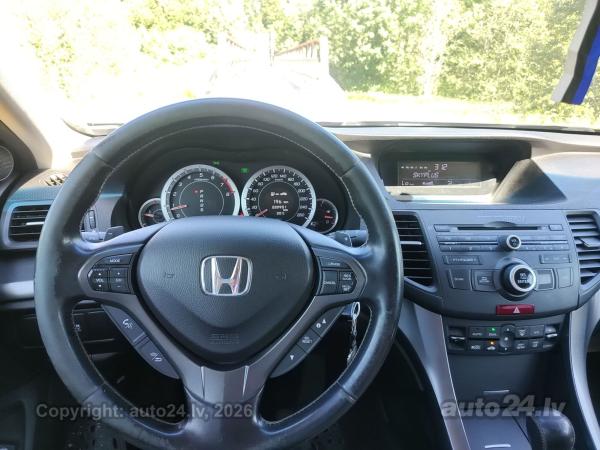 Melns Honda Accord 2015 Rapla, ar dzinēja tilpumu 2.00 L un nobraukumu 221 tūkst. km par 7900 €, foto 10 vietnē AUTOMOTO.COM.LV