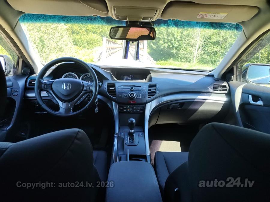 Melns Honda Accord 2015 Rapla, ar dzinēja tilpumu 2.00 L un nobraukumu 221 tūkst. km par 7900 €, foto 12 vietnē AUTOMOTO.COM.LV