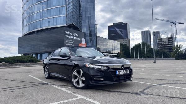 Black Honda Accord 2018 in Riga, with an engine capacity of 1.50 L and mileage of 139 thousand km for 17900 €, photo 1 on AUTOMOTO.COM.LV