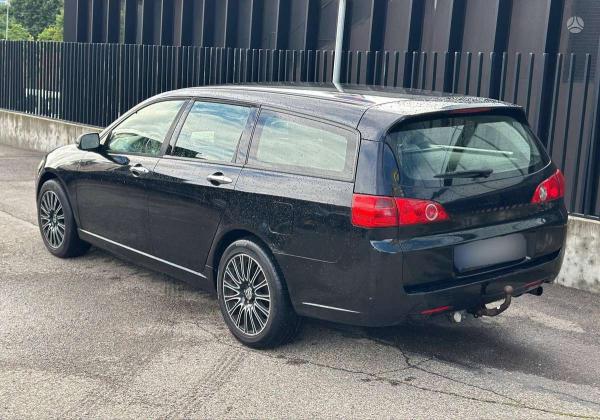 Black Honda Accord 2004 in Vilnius, with an engine capacity of 2.00 L and mileage of 262 thousand km for 1250 €, photo 2 on AUTOMOTO.COM.LV
