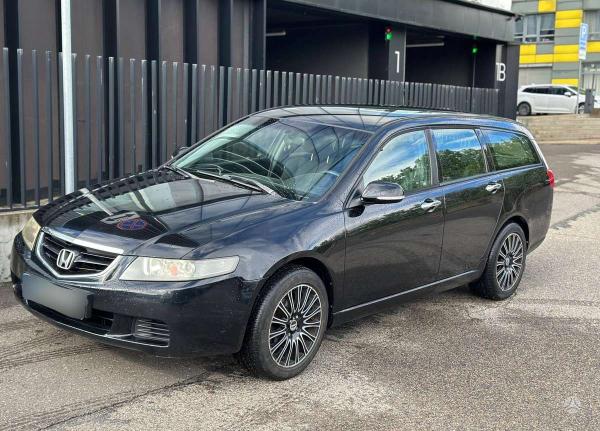 Black Honda Accord 2004 in Vilnius, with an engine capacity of 2.00 L and mileage of 262 thousand km for 1250 €, photo 6 on AUTOMOTO.COM.LV