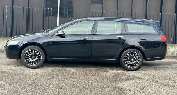 Black Honda Accord 2004 in Vilnius, with an engine capacity of 2.00 L and mileage of 262 thousand km for 1250 €, photo 9 on AUTOMOTO.COM.LV