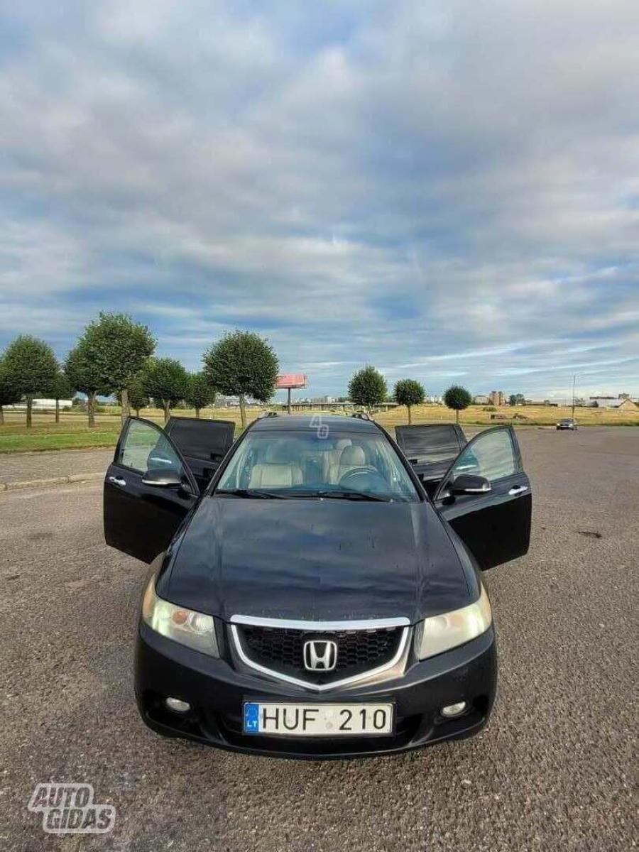 Black Honda Accord 2004 in Kaunas, with an engine capacity of 2.20 L and mileage of 386 thousand km for 950 €, photo 1 on AUTOMOTO.COM.LV